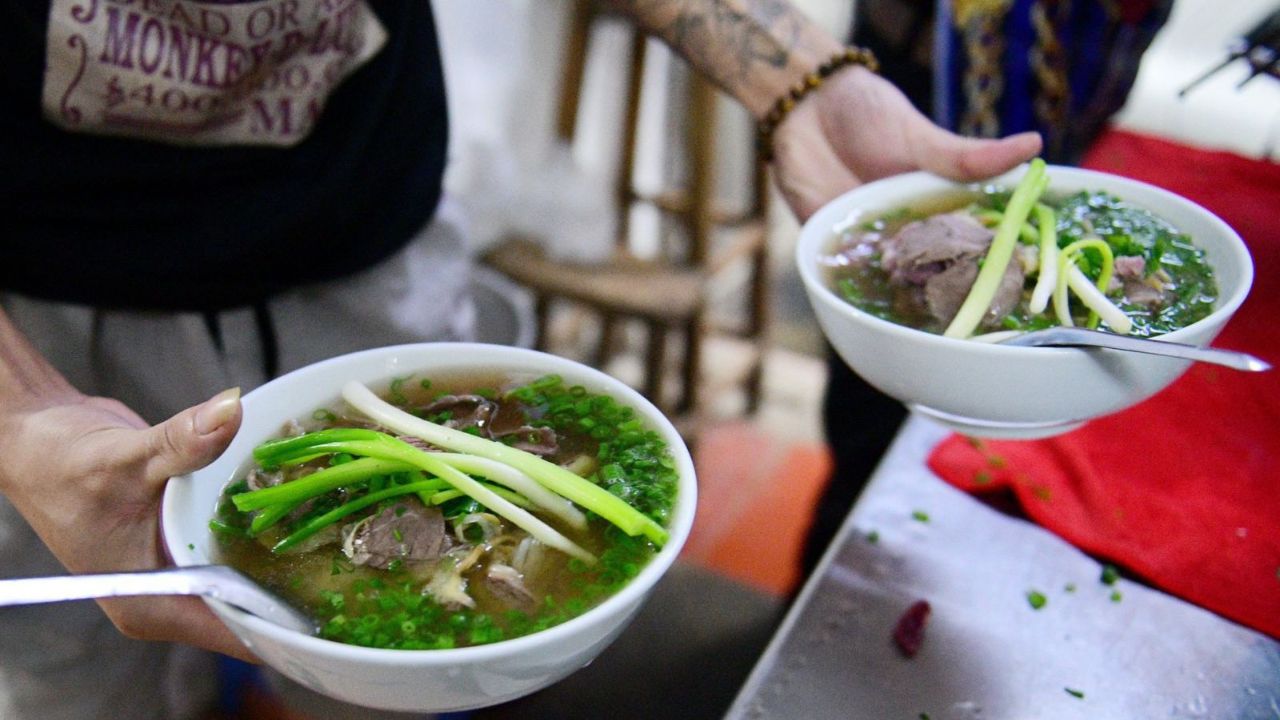 Ông Hoàng Nam Tiến dẫn phở Lâm hói, nói về vũ khí không sợ đối thủ cạnh ...